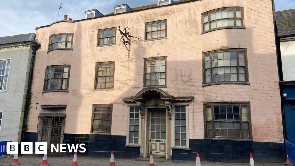 Historic building in Uckfield declared unsafe due to cracks