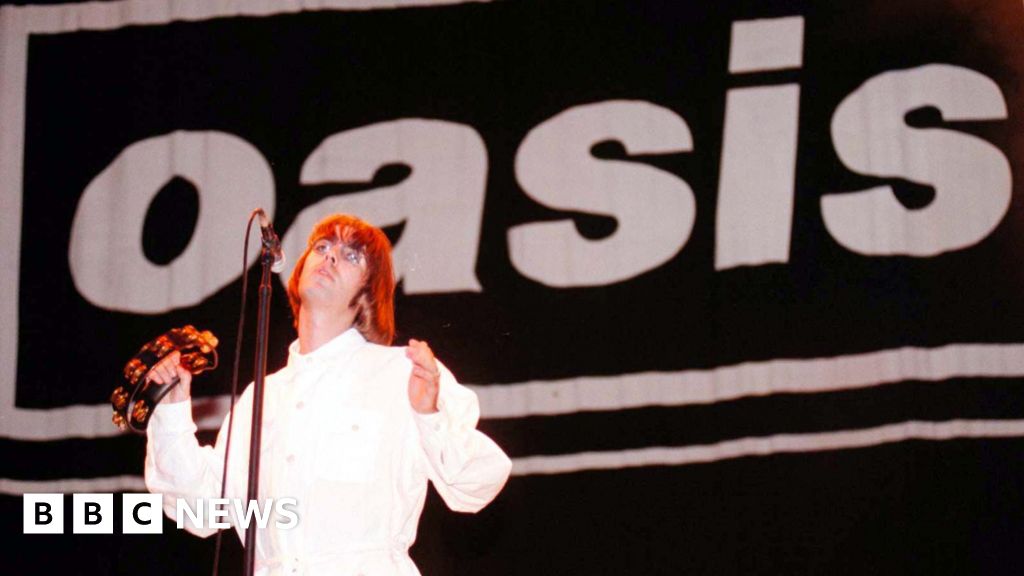 Oasis gig at Norwich Arts Centre in 1994 marked with tribute show - BBC News