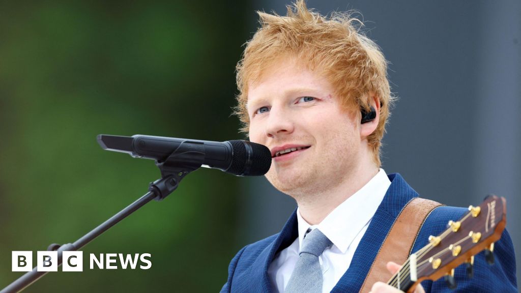 Ed Sheeran donates boxers and bathmat ahead of Portman Road gigs - BBC News