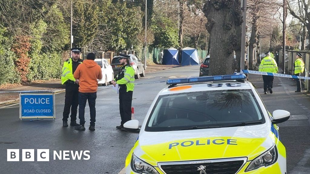 Reading cyclist death: Man charged with murder - BBC News
