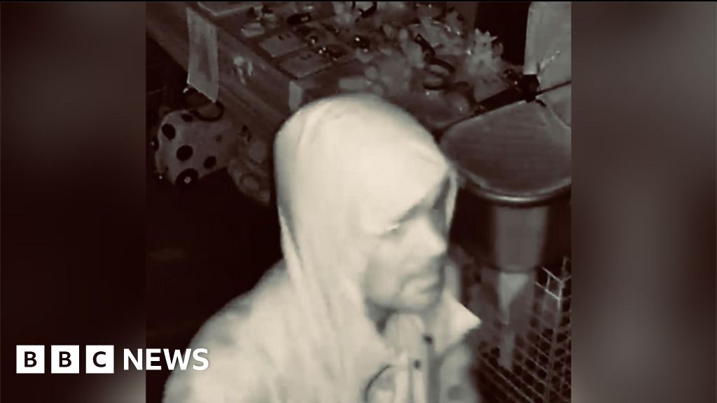 Search for man after burglary in crime-hit town of Raunds - BBC News