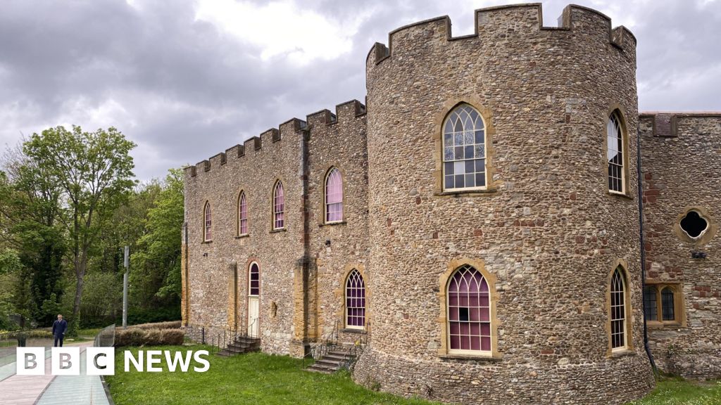 Taunton: Arts organisations win £110k of 'core' funding - BBC News