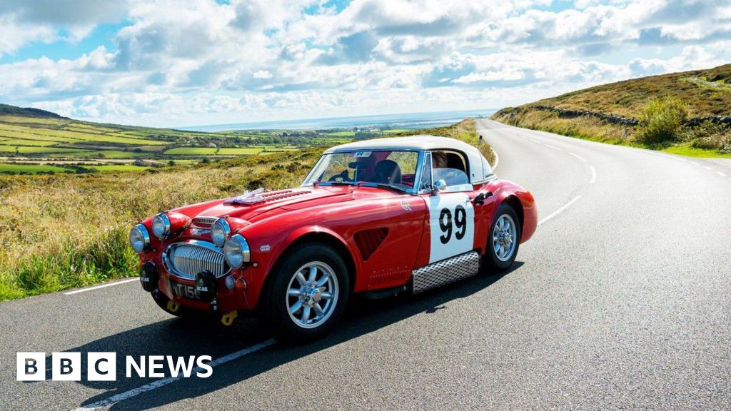Hundreds of classic cars visit for Isle of Man motoring festival