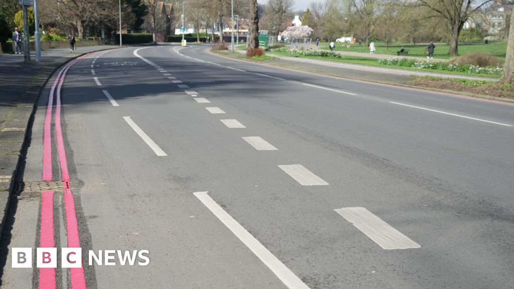 Brighton Red Routes: No stopping rules introduced on major roads - BBC News