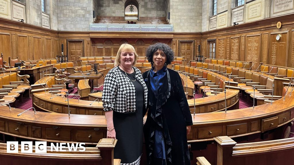 First women celebrated with Leeds council chamber plaques