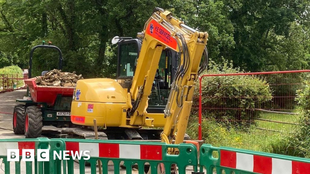 Paddock Wood: Phase 2 of water supply upgrade work to begin - BBC News