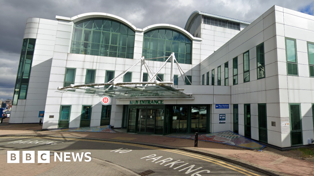 Surrey: NHS trust considers carrying out private operations - BBC News
