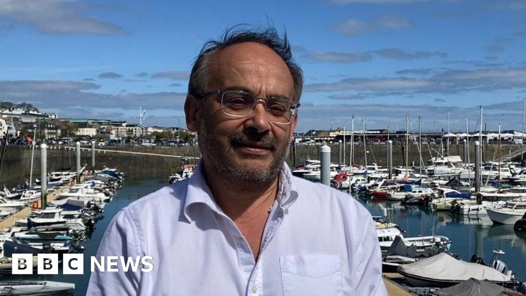 Guernsey deputy faces 'formal reprimand' for data breach - BBC News