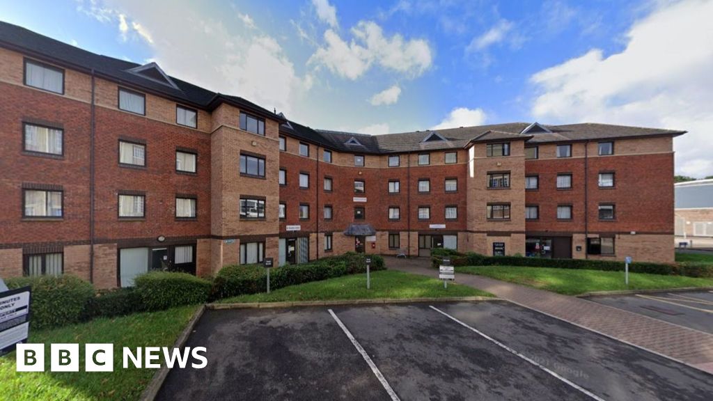 Affordable homes plan for old Northampton student block dropped - BBC News