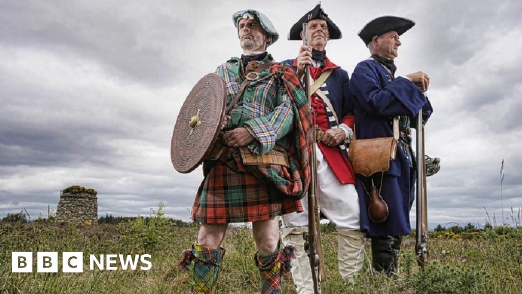 First on-site Battle of Culloden commemoration since 2019 - BBC News