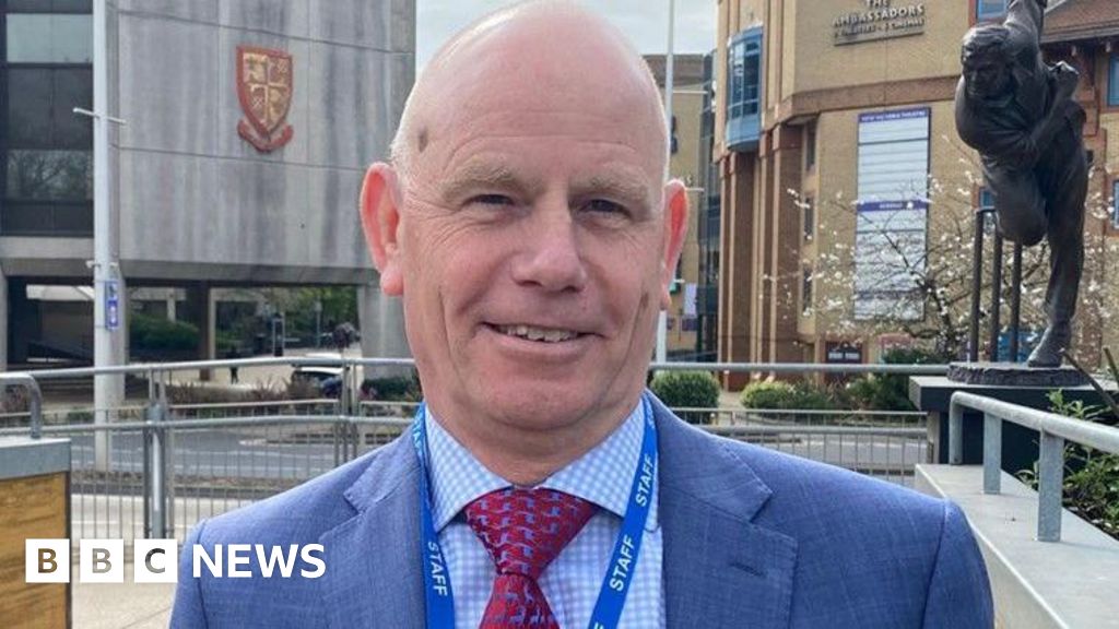 Woking: New chief executive begins at cash-strapped council - BBC News