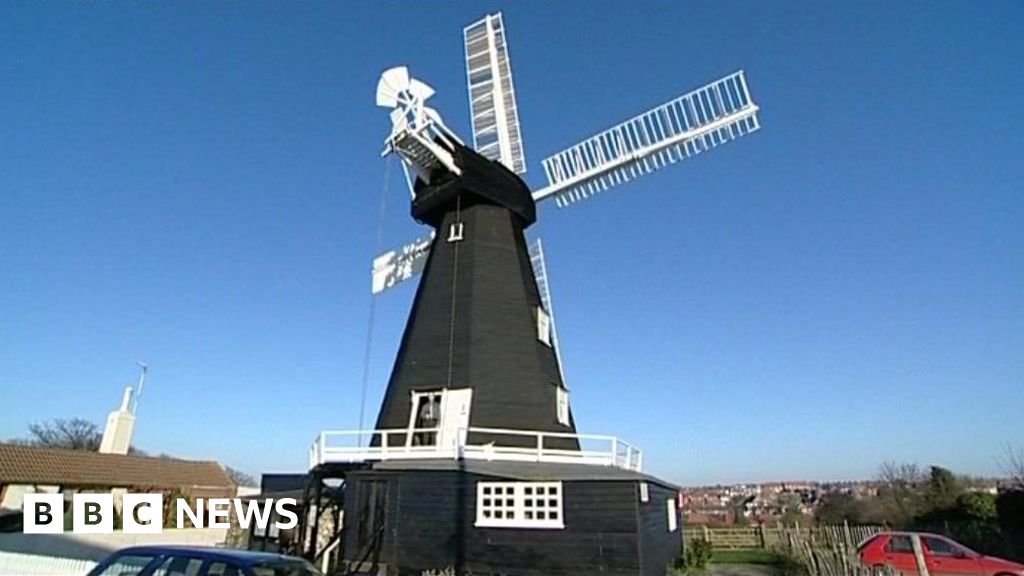 Kent County Council proposes sale of windmills to save £850k - BBC News