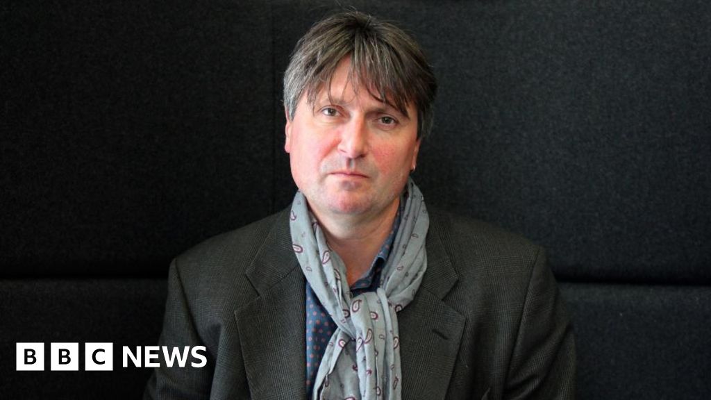 Poet Laureate Simon Armitage to attend library festival - BBC News