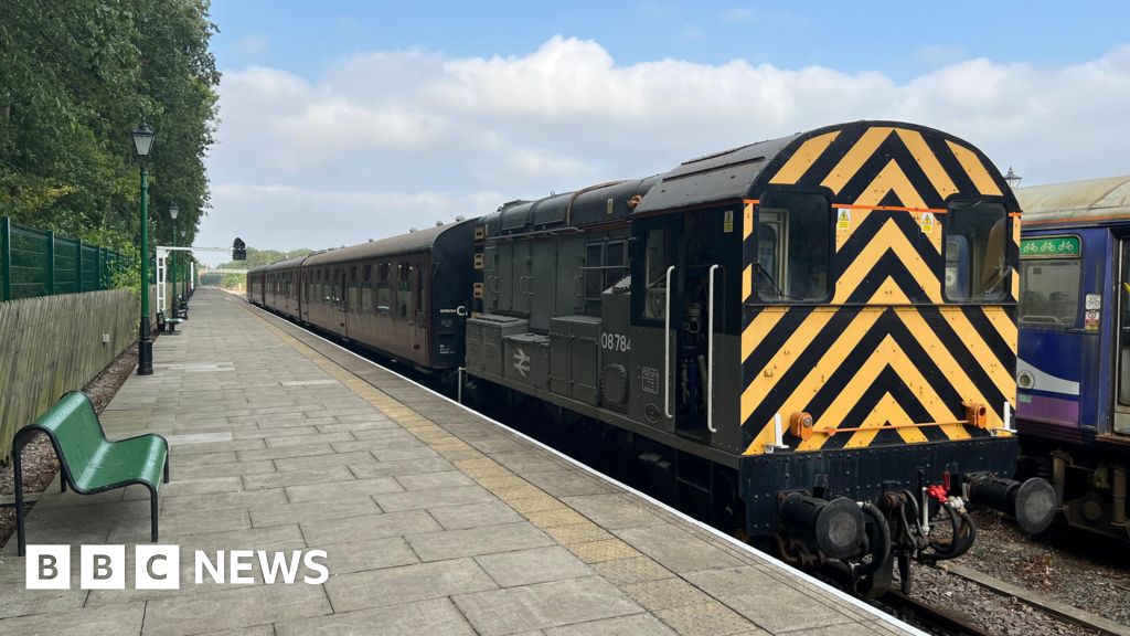 Trains return to Nottinghamshire station for first time since Covid - BBC News