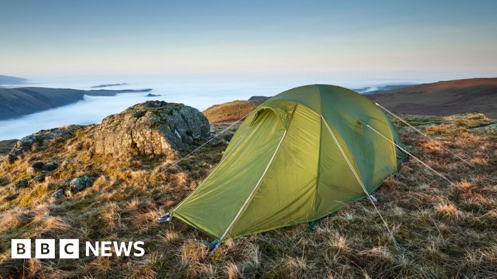 Wild camper loses tent on Ullswater fells - BBC News