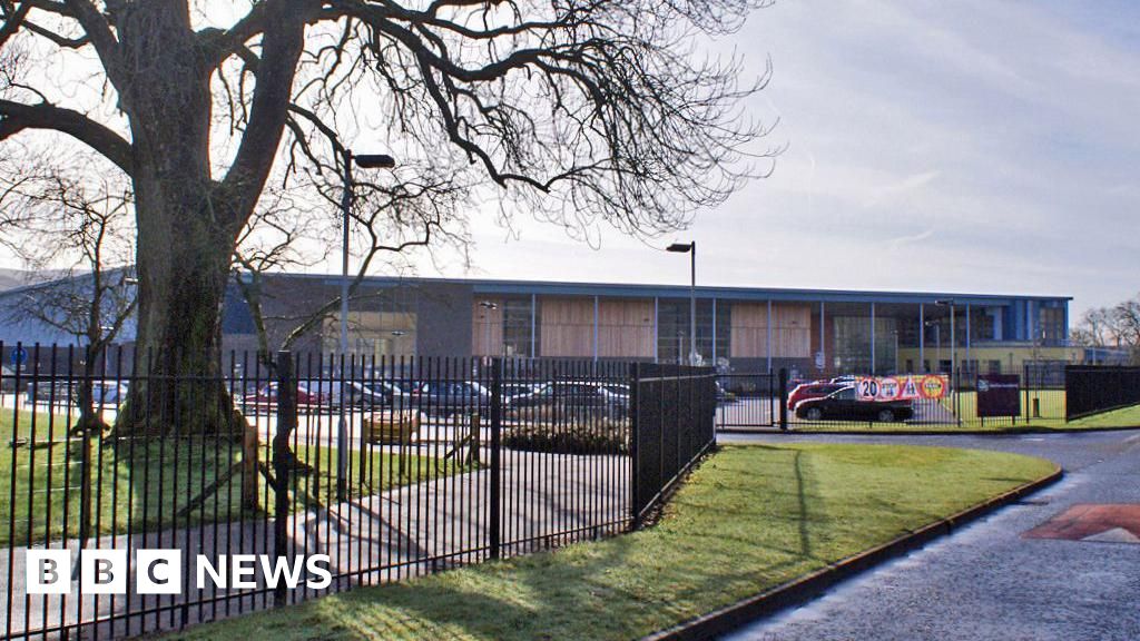 Moffat Academy forced to close by flooding - BBC News