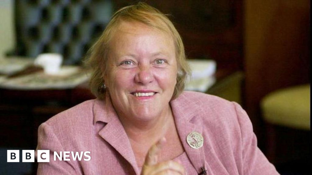Coventry school honours former student and politician Mo Mowlam with ...