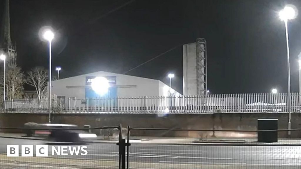 Car crash cuts internet for hundreds in Goole area