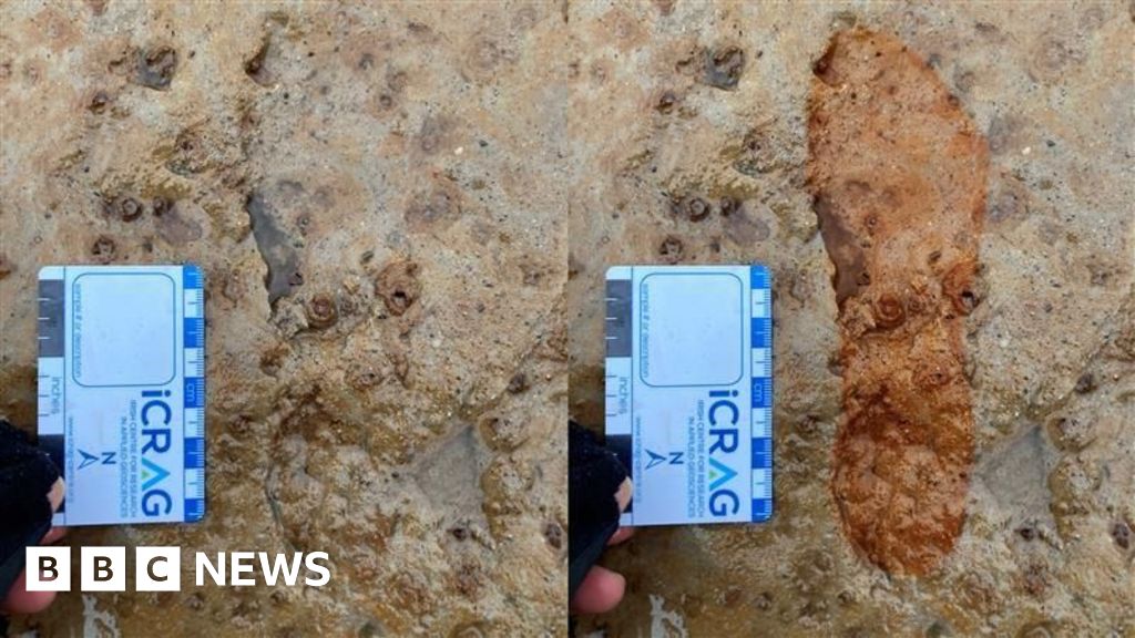 Race to record 2,000-year-old footprints revealed - BBC News