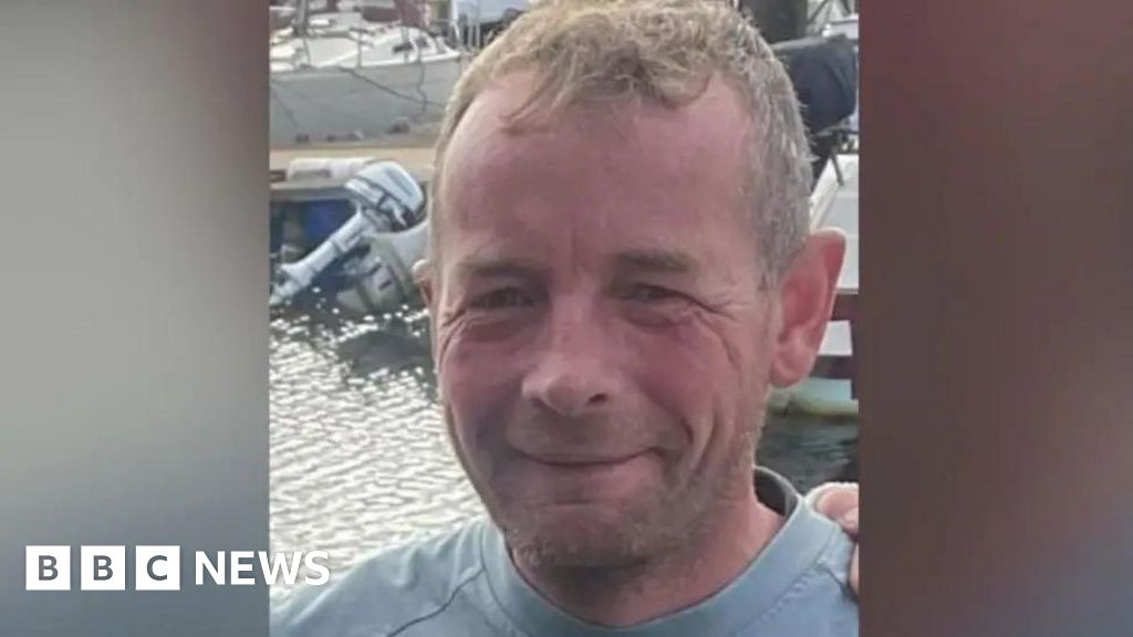 Man whose body was found in Douglas Harbour drowned, inquest told