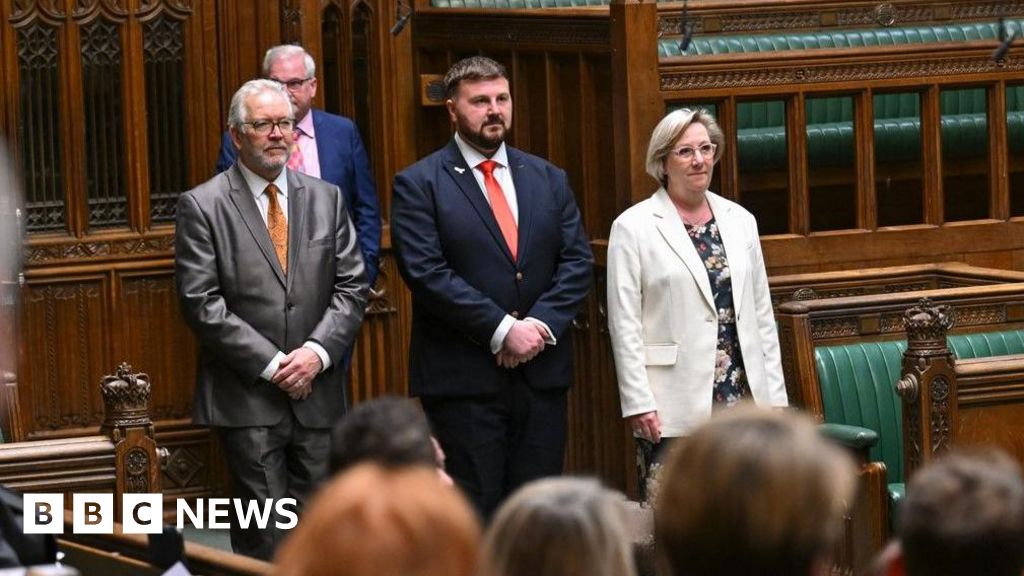 Blackpool South MP Chris Webb sworn in at Commons - BBC News