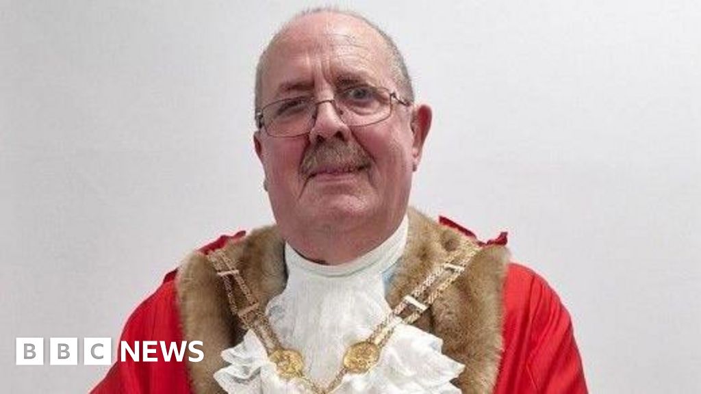 Charity ball to celebrate Newcastle-under-Lyme mayor after crash death ...