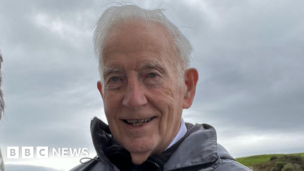 County Durham 90-year-old to climb Cutty Sark mast - BBC News