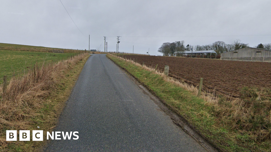 Man seriously injured in two-car crash in Aberdeenshire - BBC News