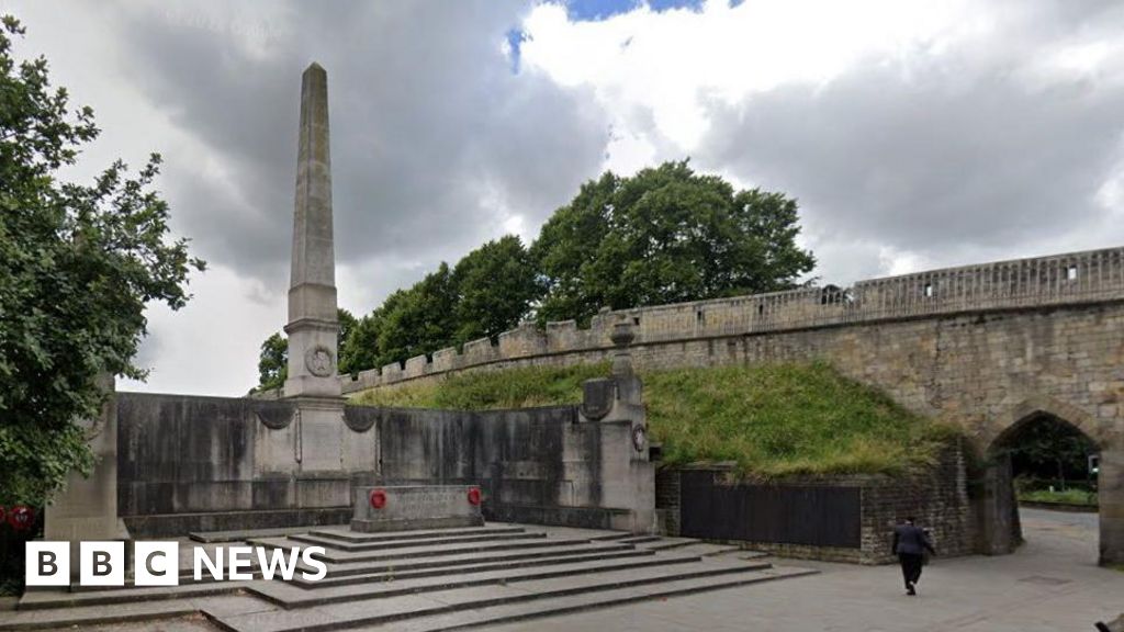 York railway war memorial will be restored to former glory - BBC News