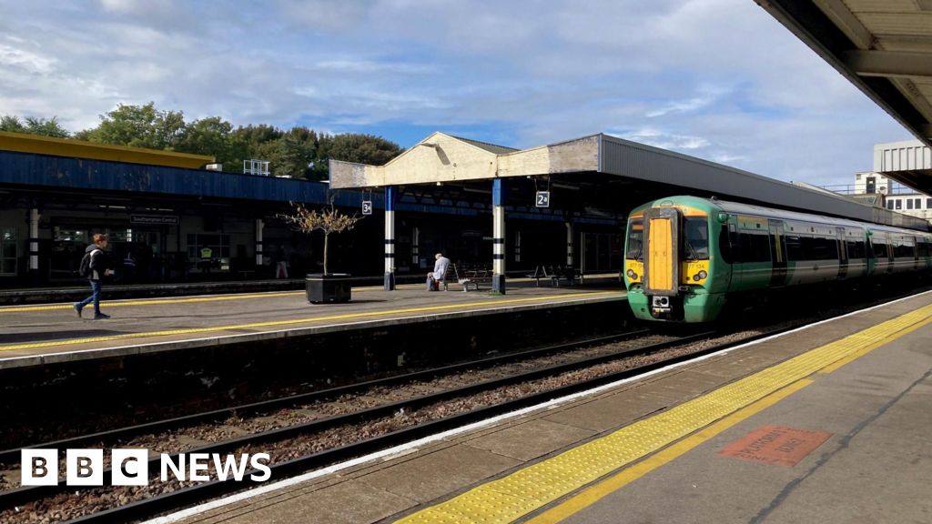 Cracked rail disrupts trains through Southampton