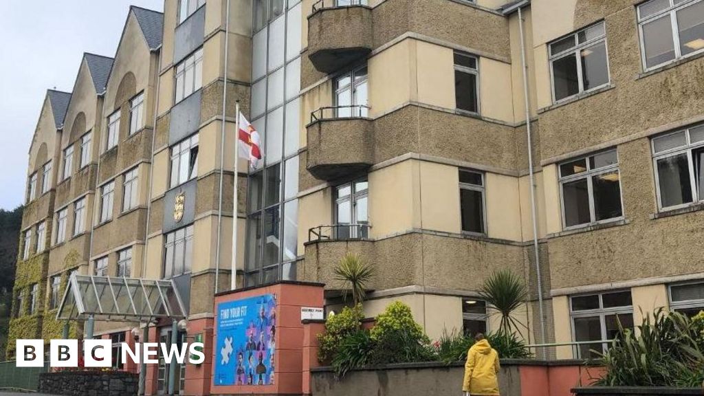 Housing at Frossard House in Guernsey not a priority - BBC News