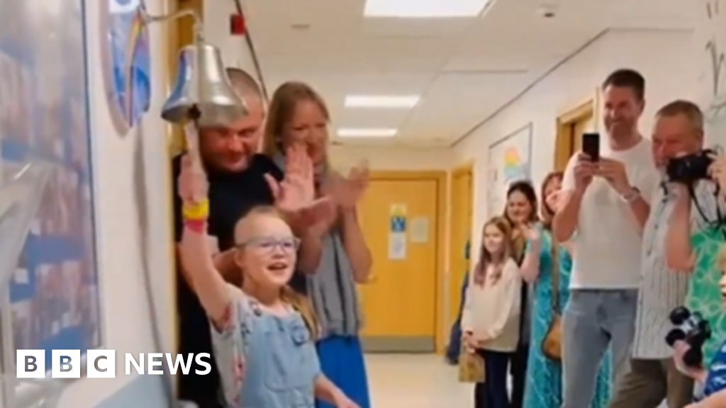 Worcester girl rings bell for third cancer all-clear - BBC News