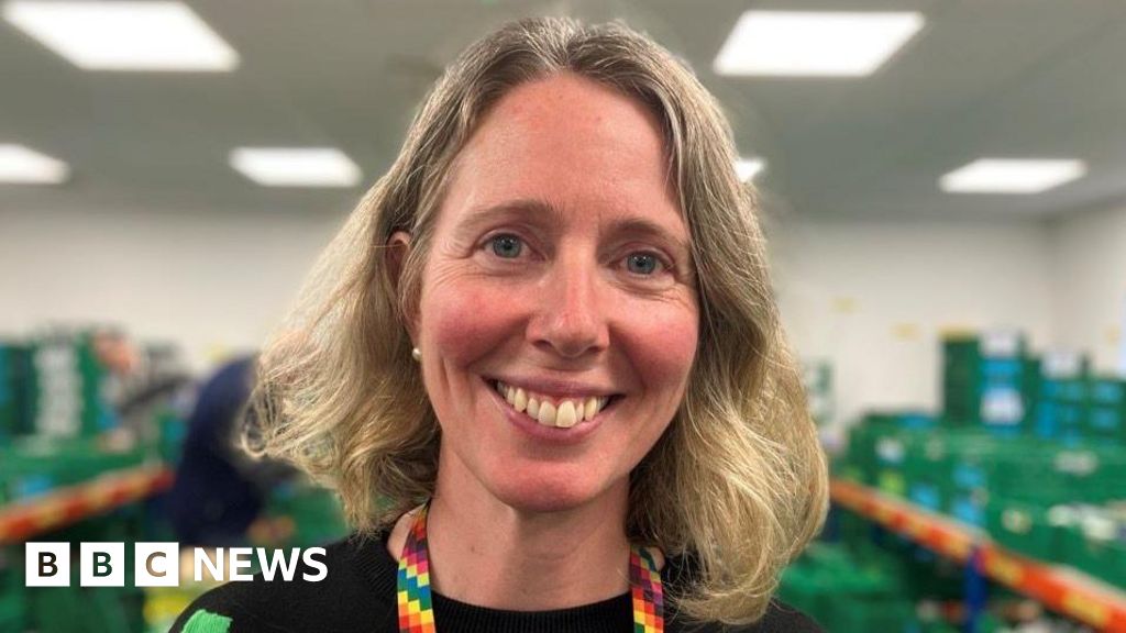 Wokingham Food Bank sees donations from supermarkets drop - BBC News