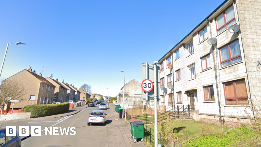 Man hurt in violent disturbance involving weapons in Dundee