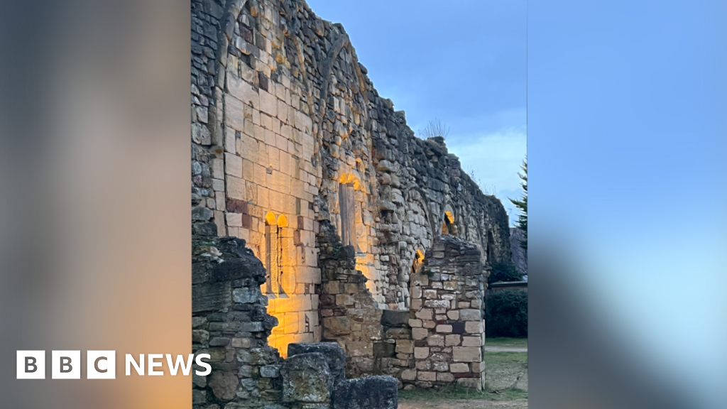 Gloucester: Project to repair medieval monument begins