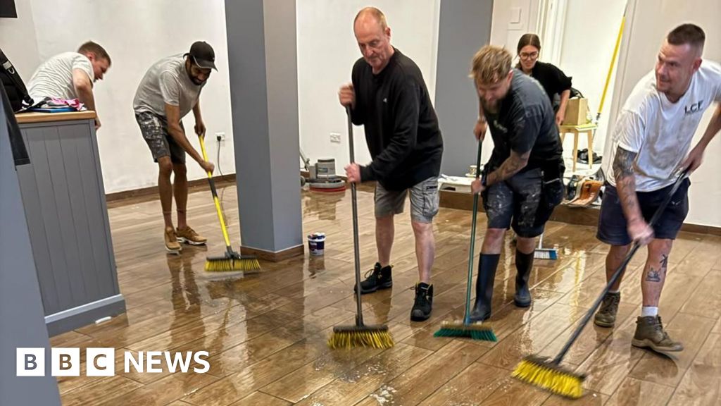 Mop up at pub after heavy rain causes Dunstable flooding