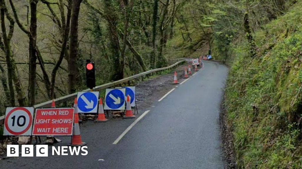 Key road on Dartmoor to be closed for 18 weeks - BBC News