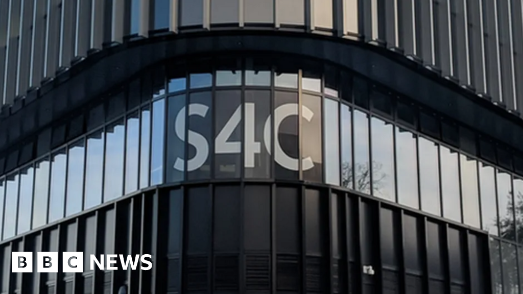 S4C: Bullying probe at TV channel costs £500,000 - BBC News