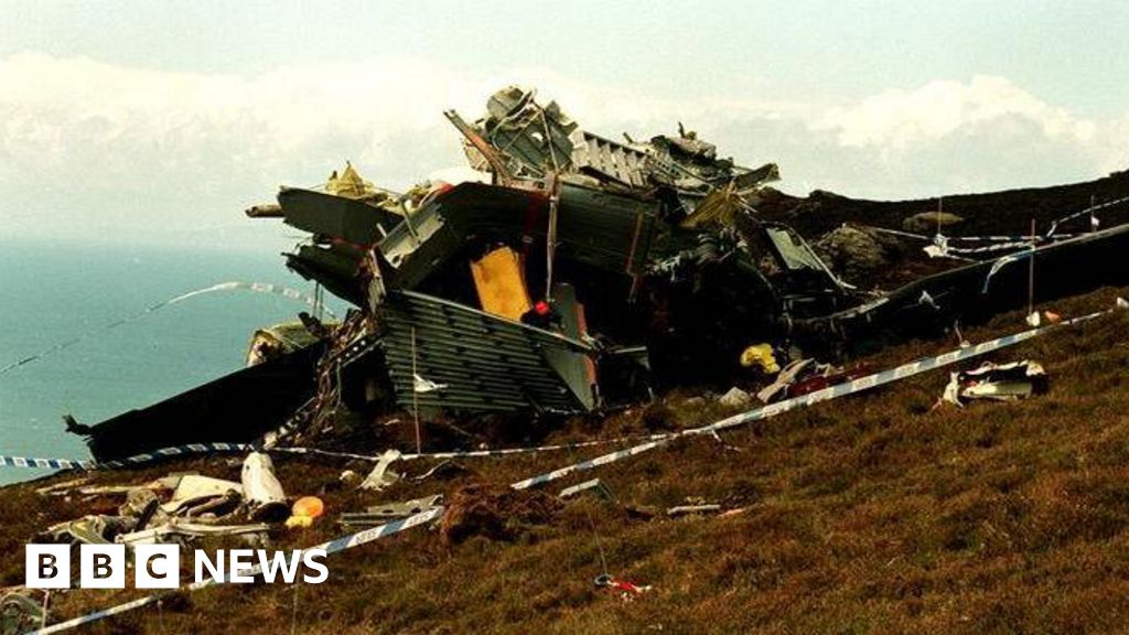RAF Chinook crash: Anger over lack of 30th anniversary memorial - BBC News