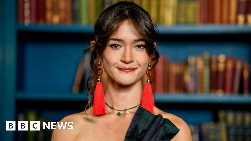 Warwick student Jade looks back on The Traitors - BBC News