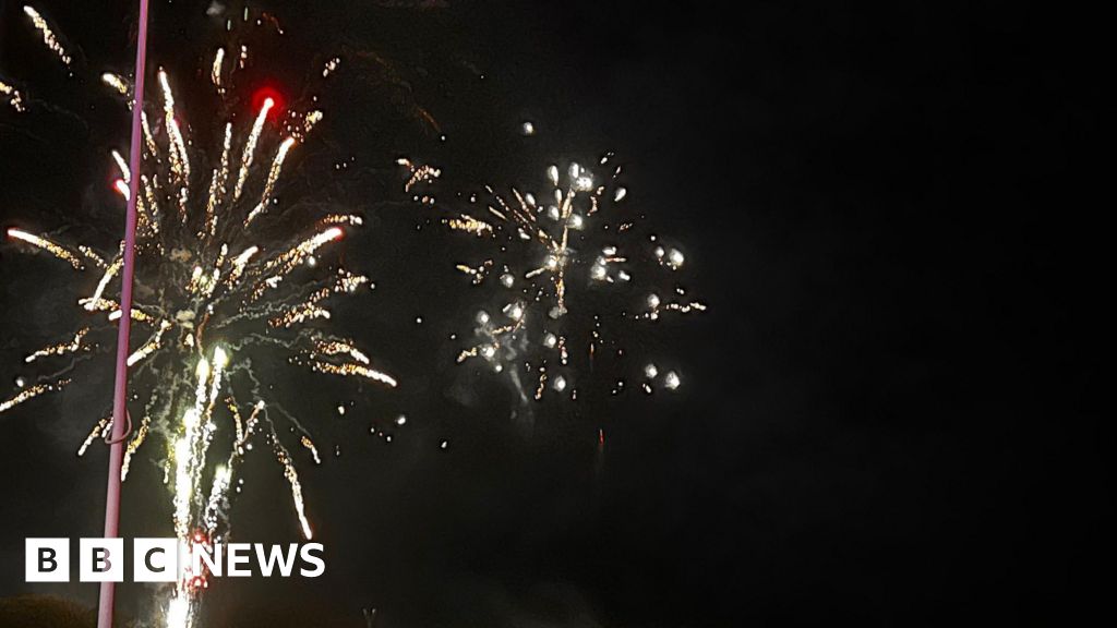 Guernsey Waste warning over disposal of Bonfire Night fireworks - BBC News