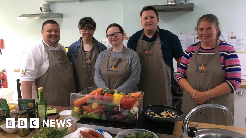 Food projects combine forces to tackle waste and food insecurity - BBC News