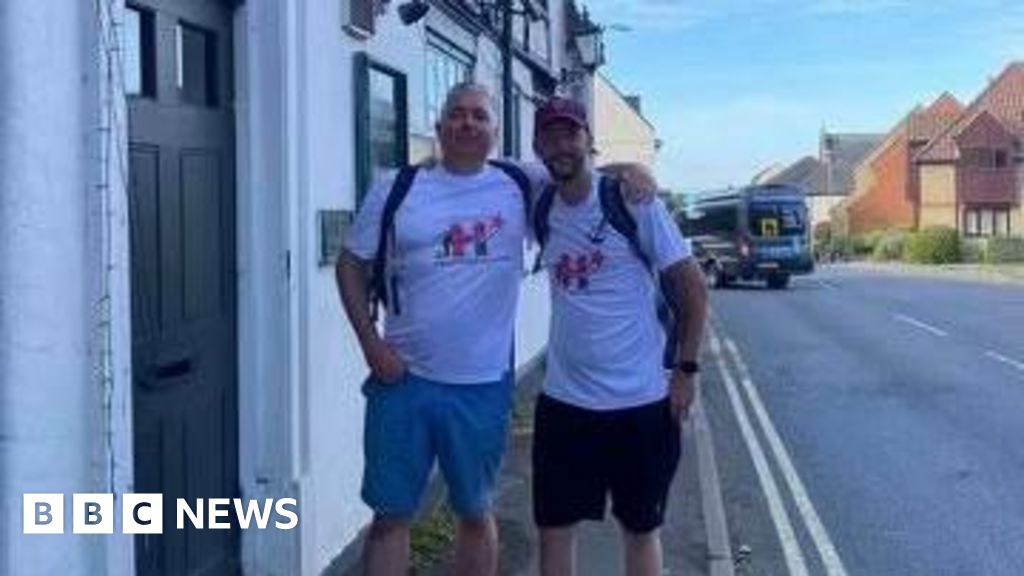 Fundraisers prepare to walk from Haddenham.. to Haddenham - BBC News