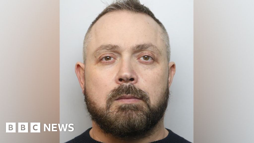 Northamptonshire special constable jailed for child sex offences - BBC News