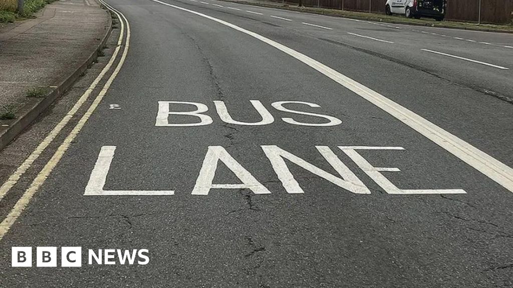 Eastbourne: Plans for new bus lanes to move ahead - BBC News