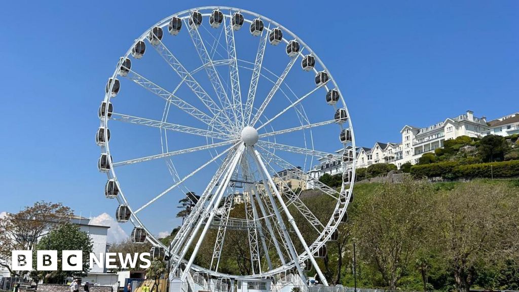 Big wheel back in Torquay after planning row - BBC News