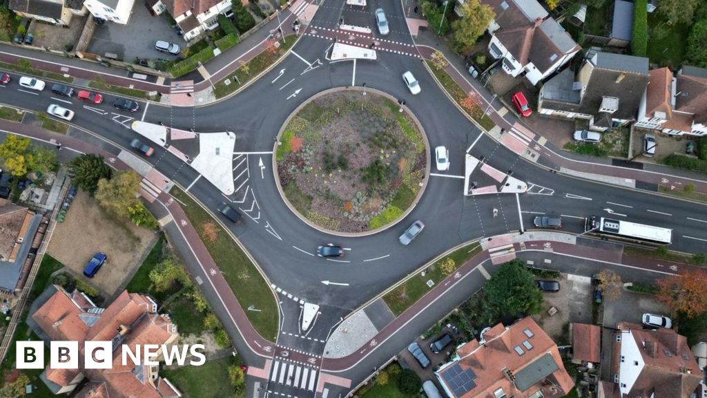 New junction in Cambridge dubbed 'birthday cake roundabout'