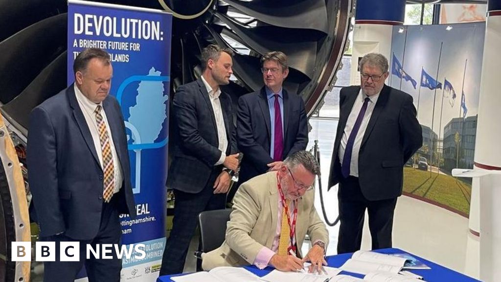 Devolution: Public undecided on East Midlands mayor plan - BBC News