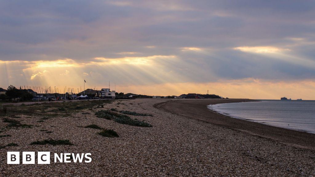 Stokes Bay sea wall to be replaced after £750k boost - BBC News