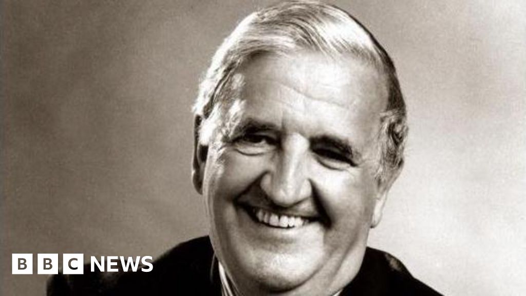 Sir Kenneth Bloomfield: Former Northern Ireland Civil Service chief ...